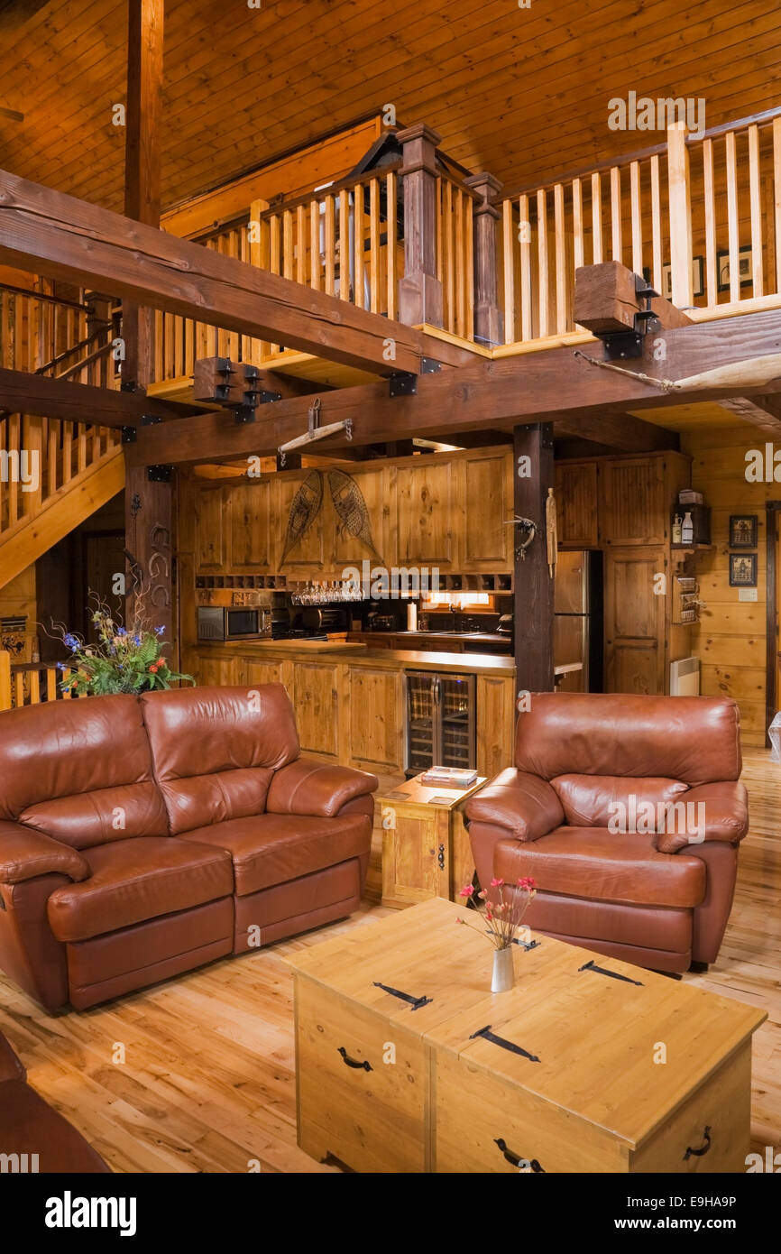 Living room inside a Canadiana cottage, a white pine log home, Quebec ...