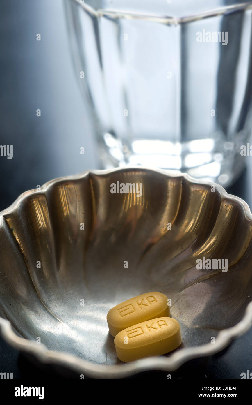 Anti hiv drugs hi-res stock photography and images - Alamy