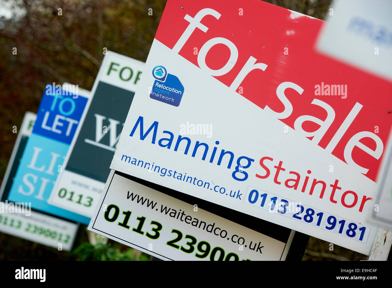 House to let board hi-res stock photography and images - Alamy