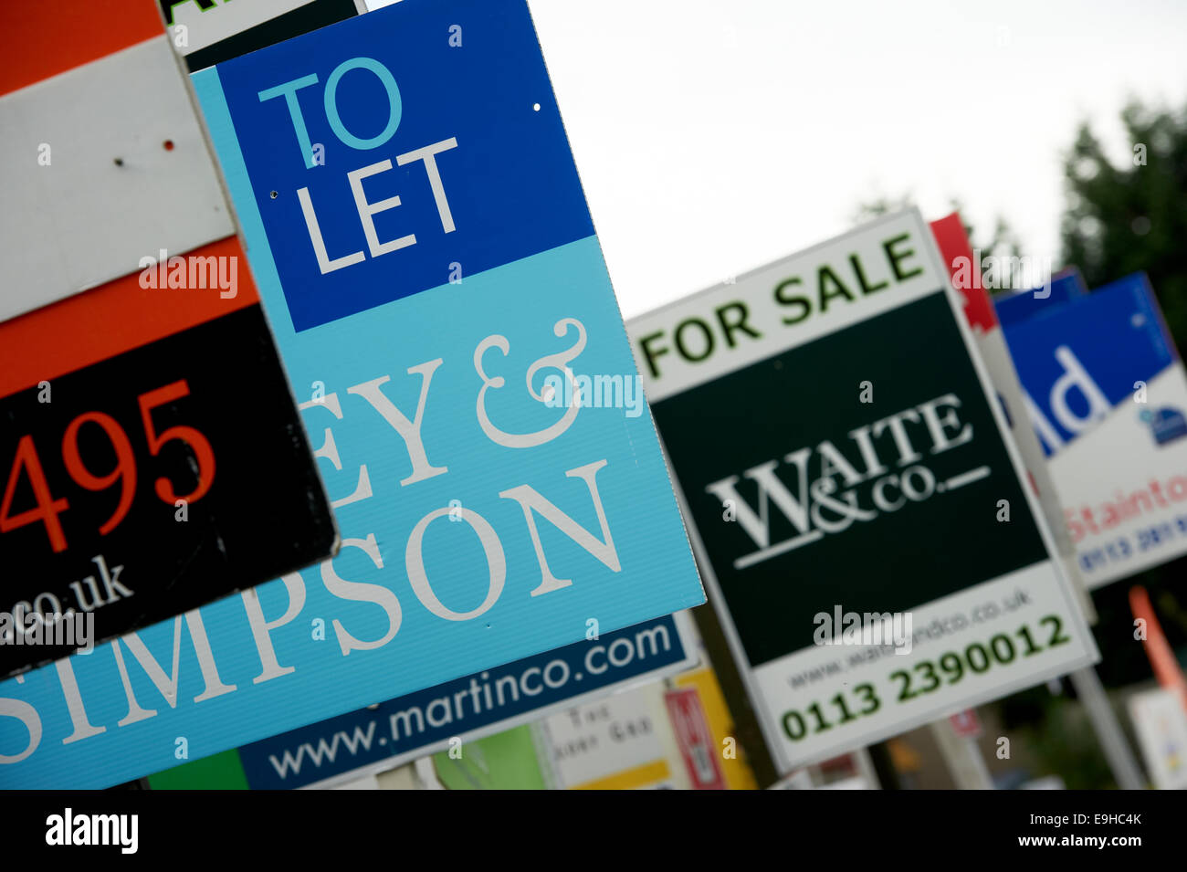 House to let board hi-res stock photography and images - Alamy
