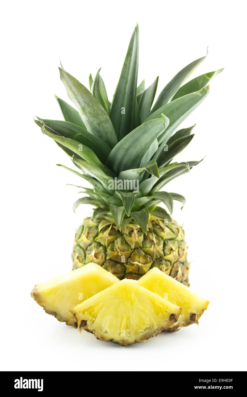 Ripe pineapple with slices Stock Photo - Alamy