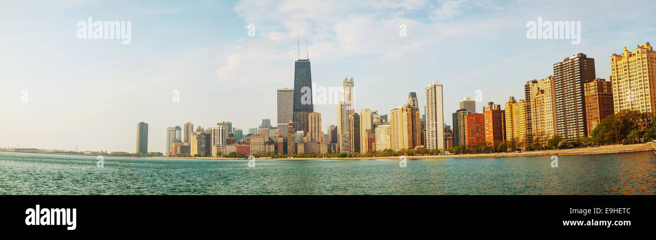 Chicago downtown skyline on sunny hi-res stock photography and images ...