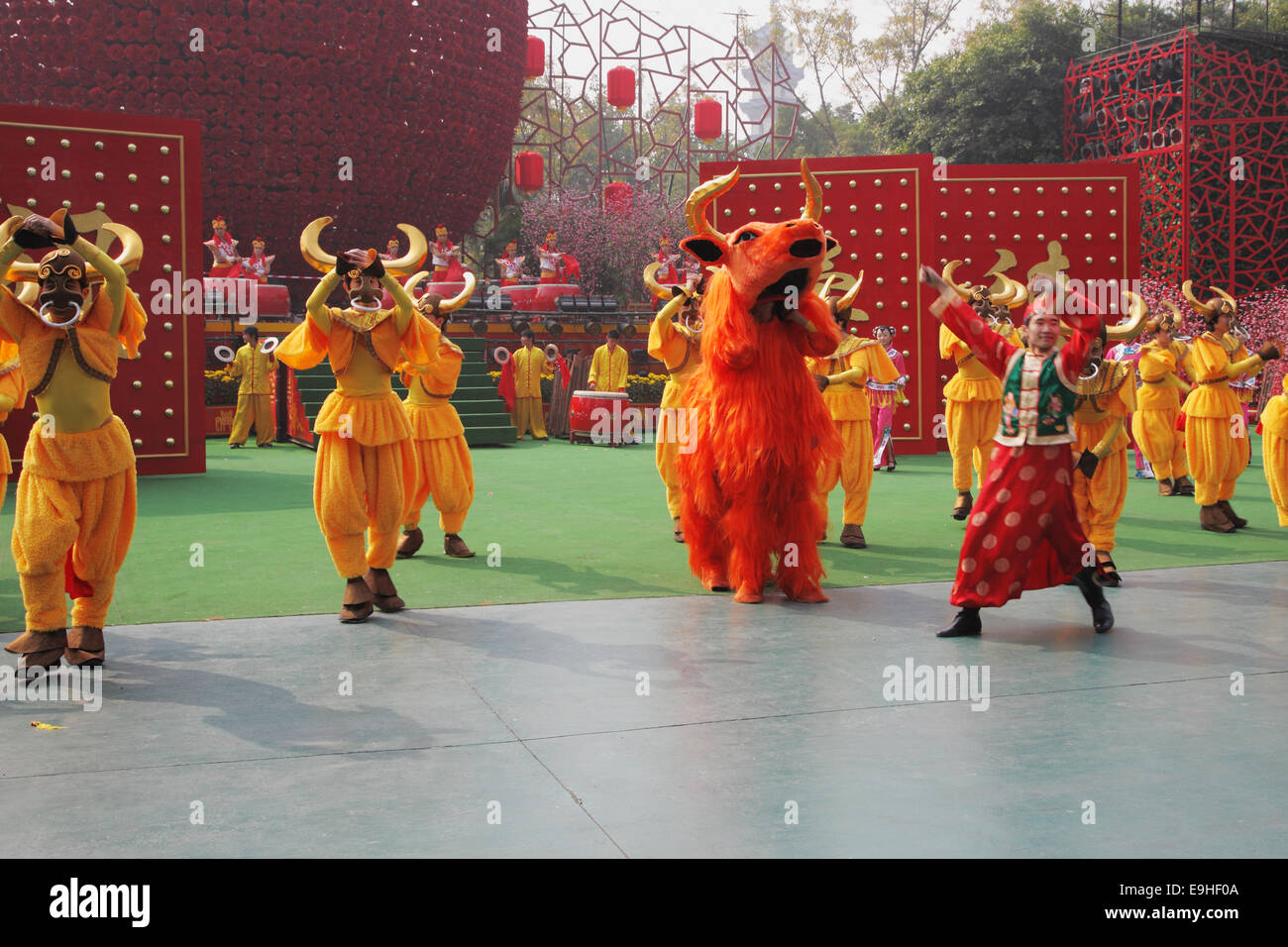 Traditional dance performance showing hi-res stock photography and ...