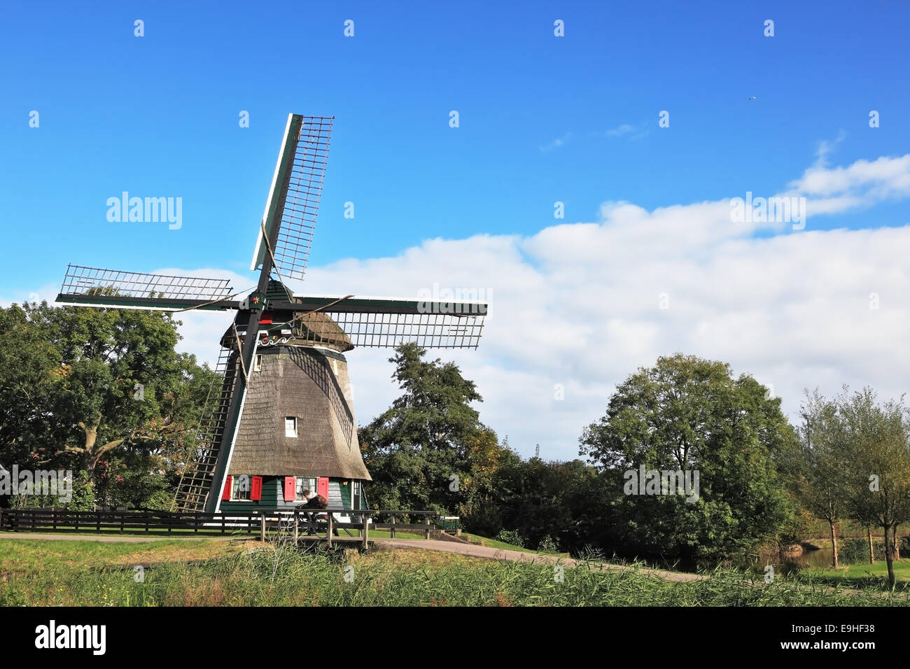 Green dutch barn hi-res stock photography and images - Alamy