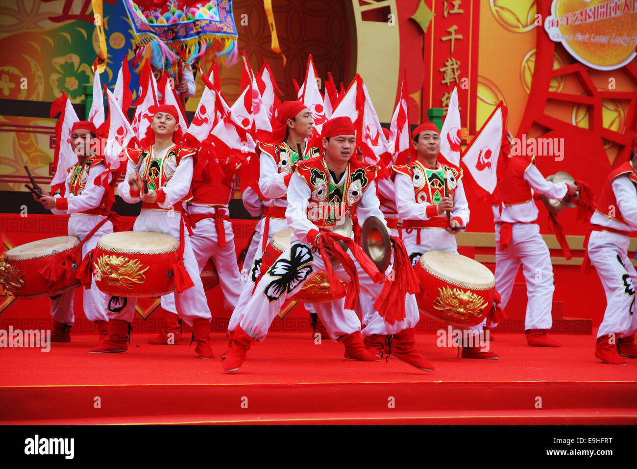 Indigenous concert hi-res stock photography and images - Alamy