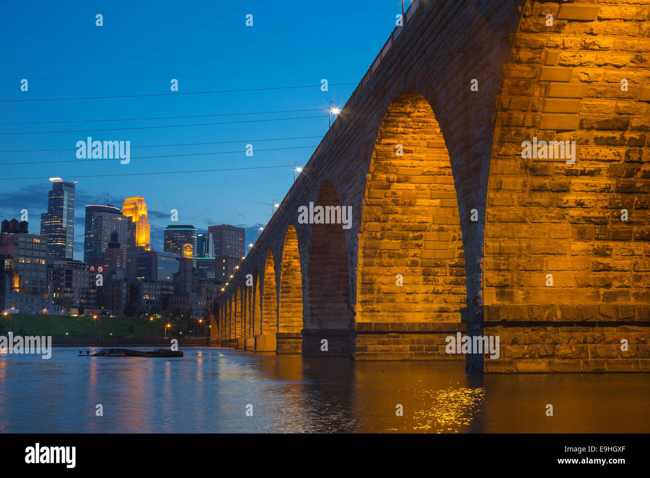 STONE ARCH BRIDGE MISSISSIPPI RIVER MINNEAPOLIS MINNESOTA USA Stock ...