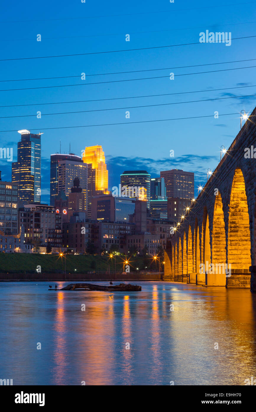STONE ARCH BRIDGE MISSISSIPPI RIVER MINNEAPOLIS MINNESOTA USA Stock ...