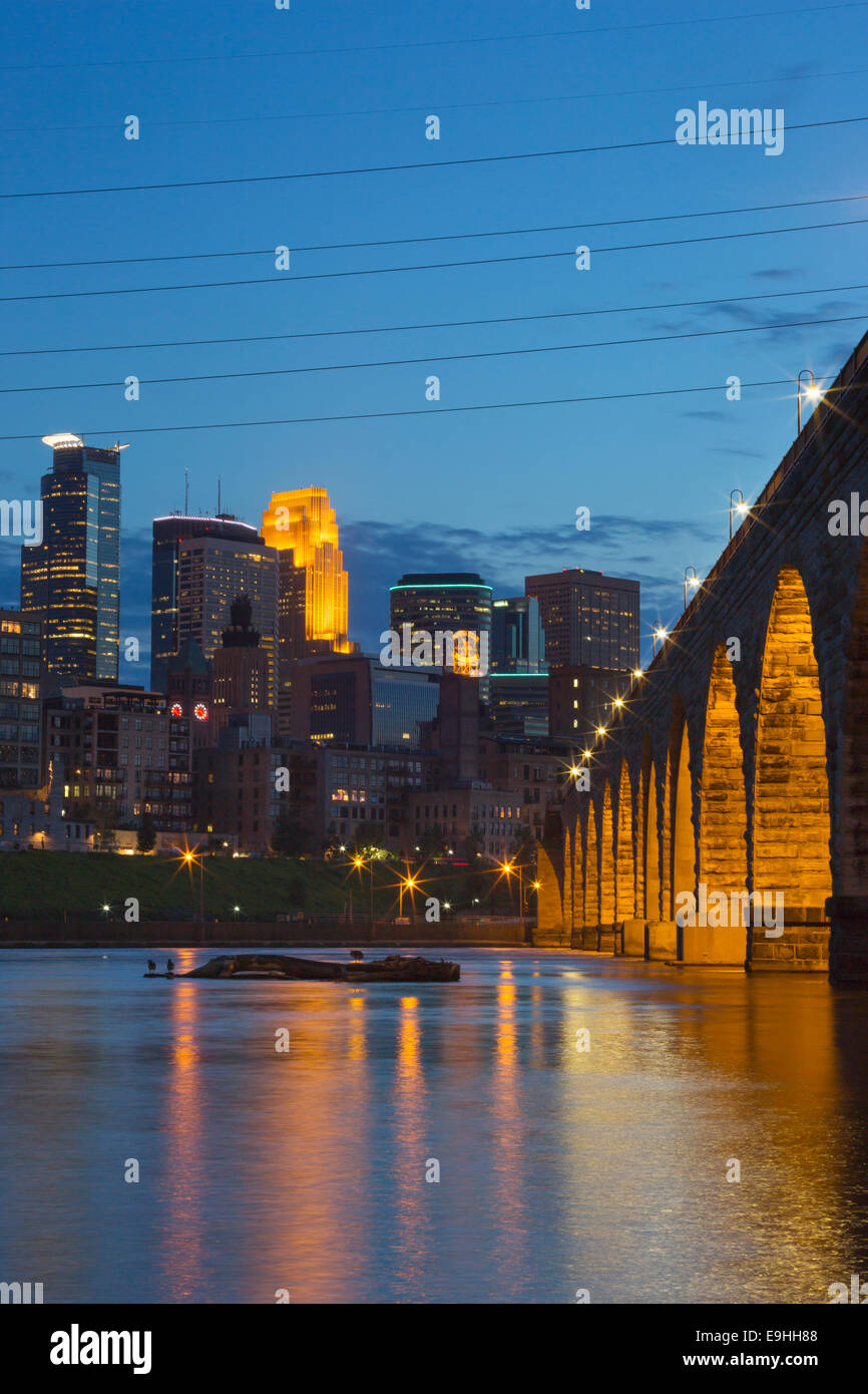 STONE ARCH BRIDGE MISSISSIPPI RIVER MINNEAPOLIS MINNESOTA USA Stock ...