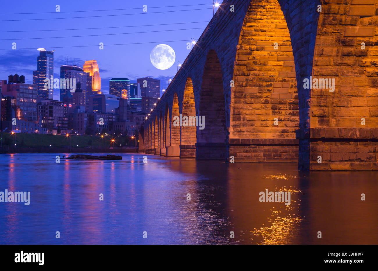 STONE ARCH BRIDGE MISSISSIPPI RIVER MINNEAPOLIS MINNESOTA USA Stock ...
