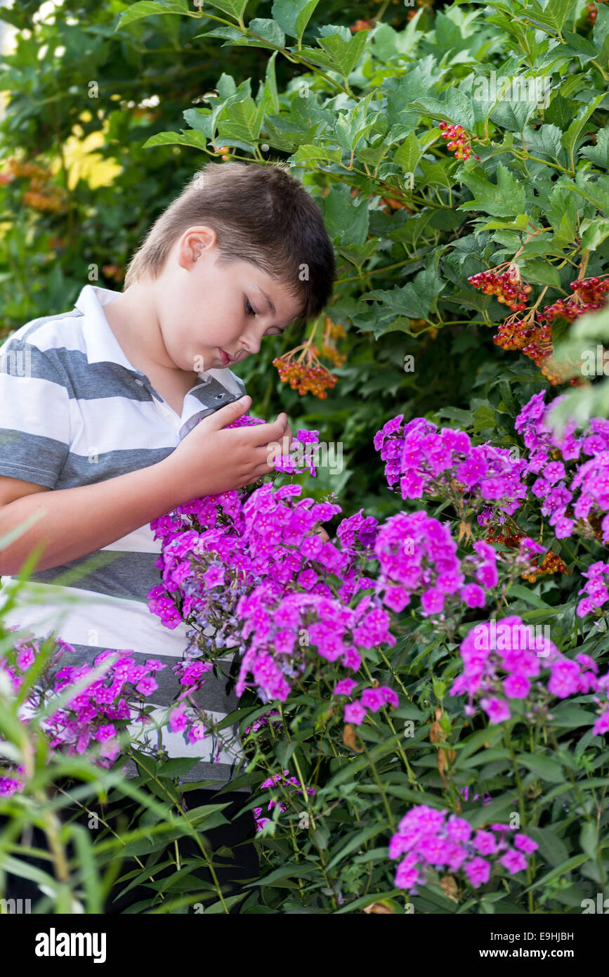 Garden boy hi-res stock photography and images - Alamy