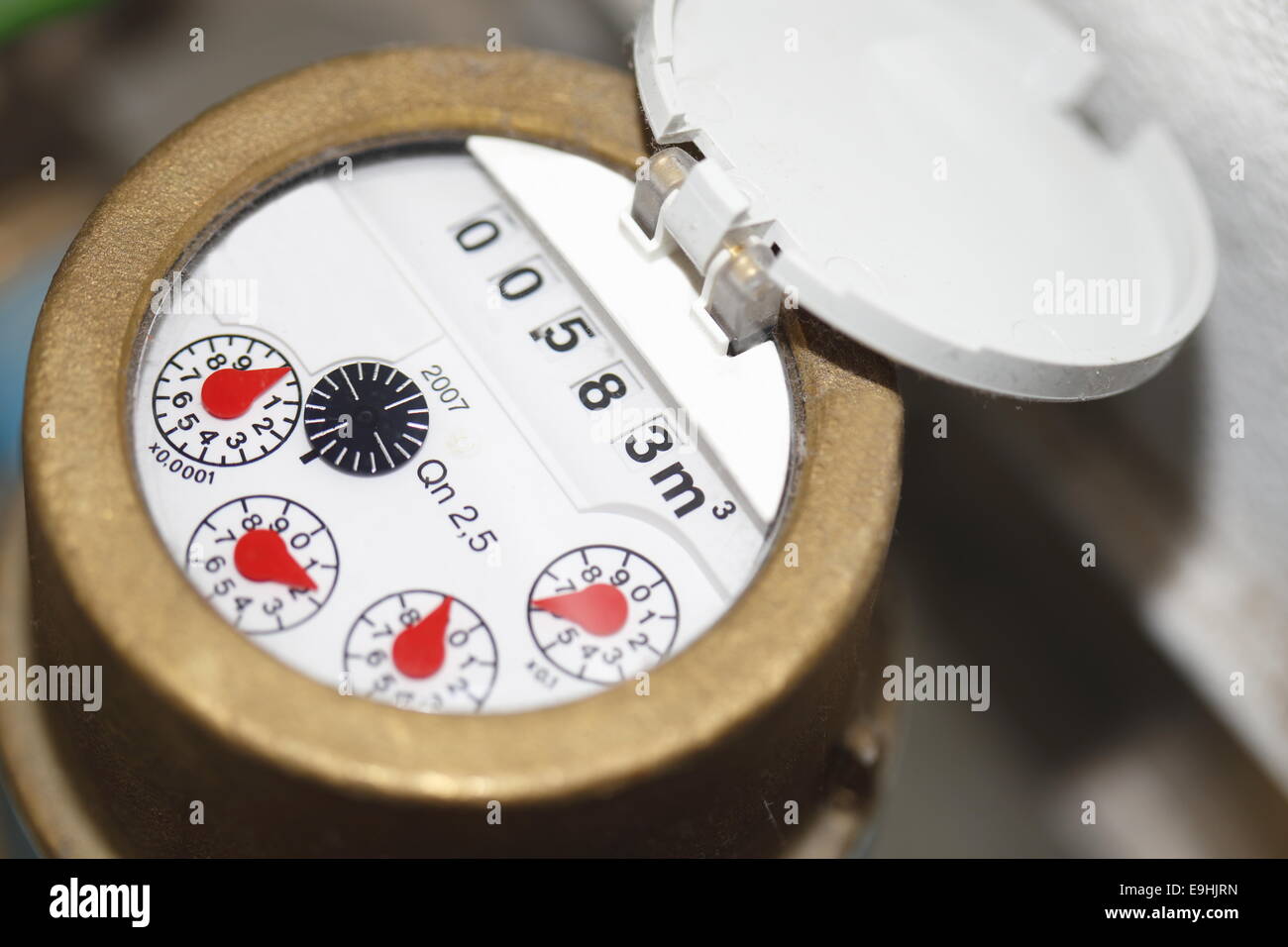 Round water feature hi-res stock photography and images - Alamy