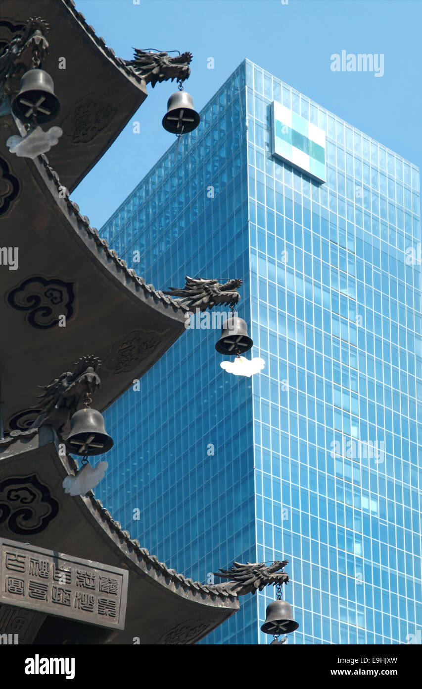 The fusion of modern and traditional architecture in China Stock Photo ...