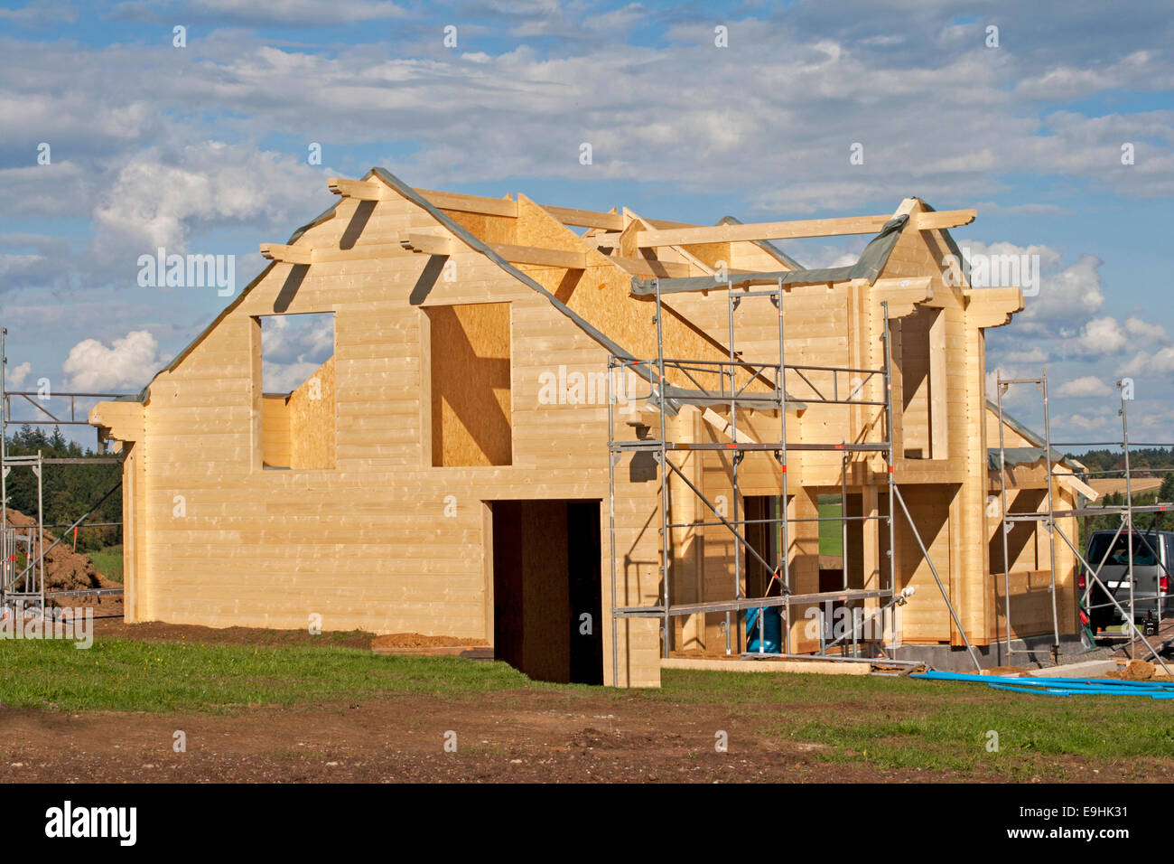 Wooden house under construction Stock Photo - Alamy