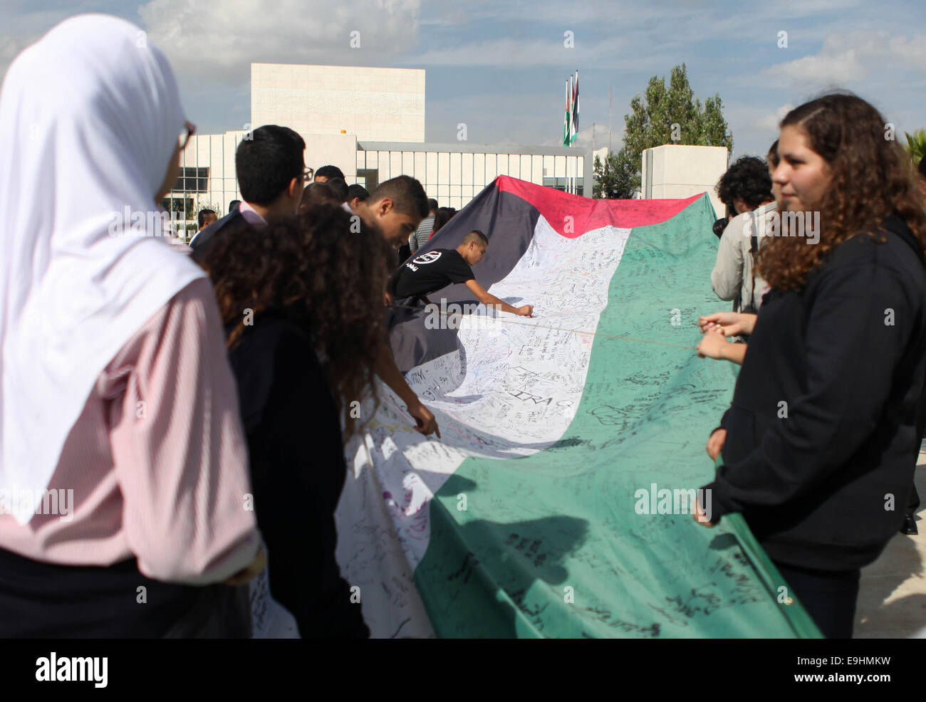 Largest palestinian march hi-res stock photography and images - Alamy