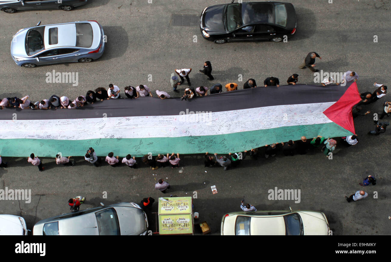Largest palestinian march hi-res stock photography and images - Alamy