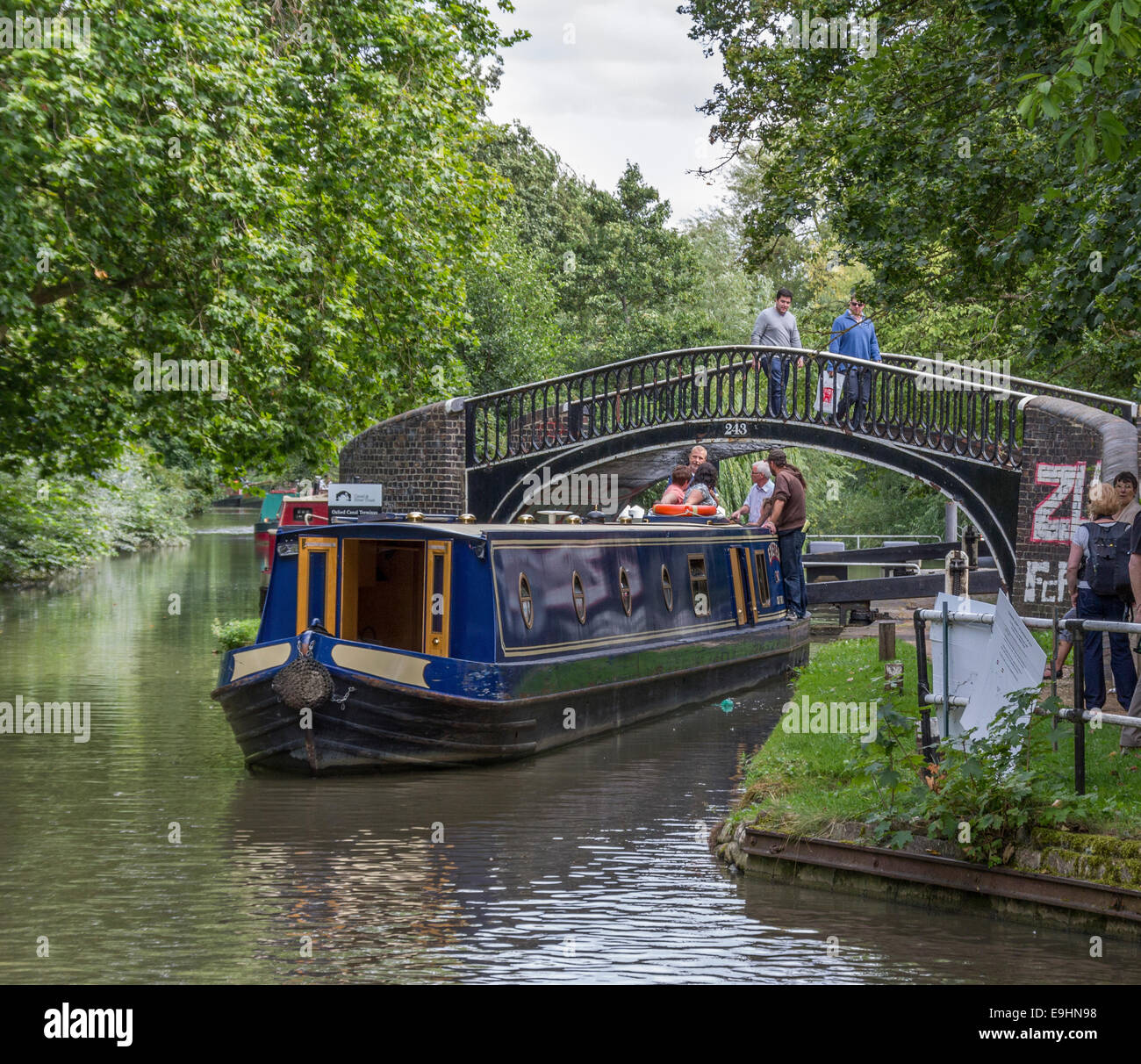 A Narrow boat navigating a low bridge on the canal at Jericho ...