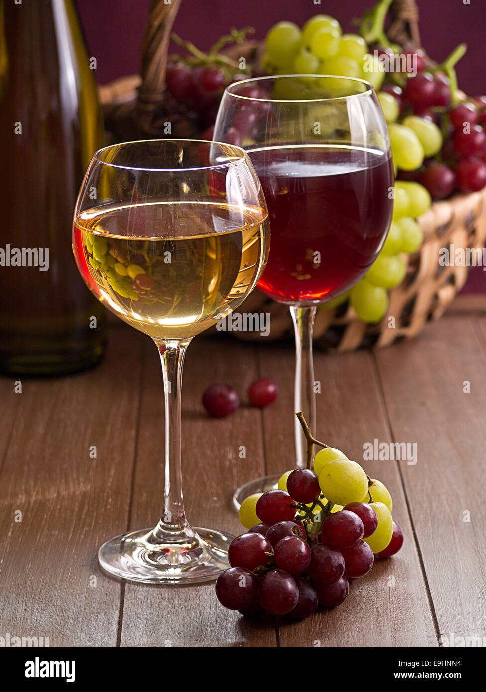 Red and white wine in the glass Stock Photo - Alamy