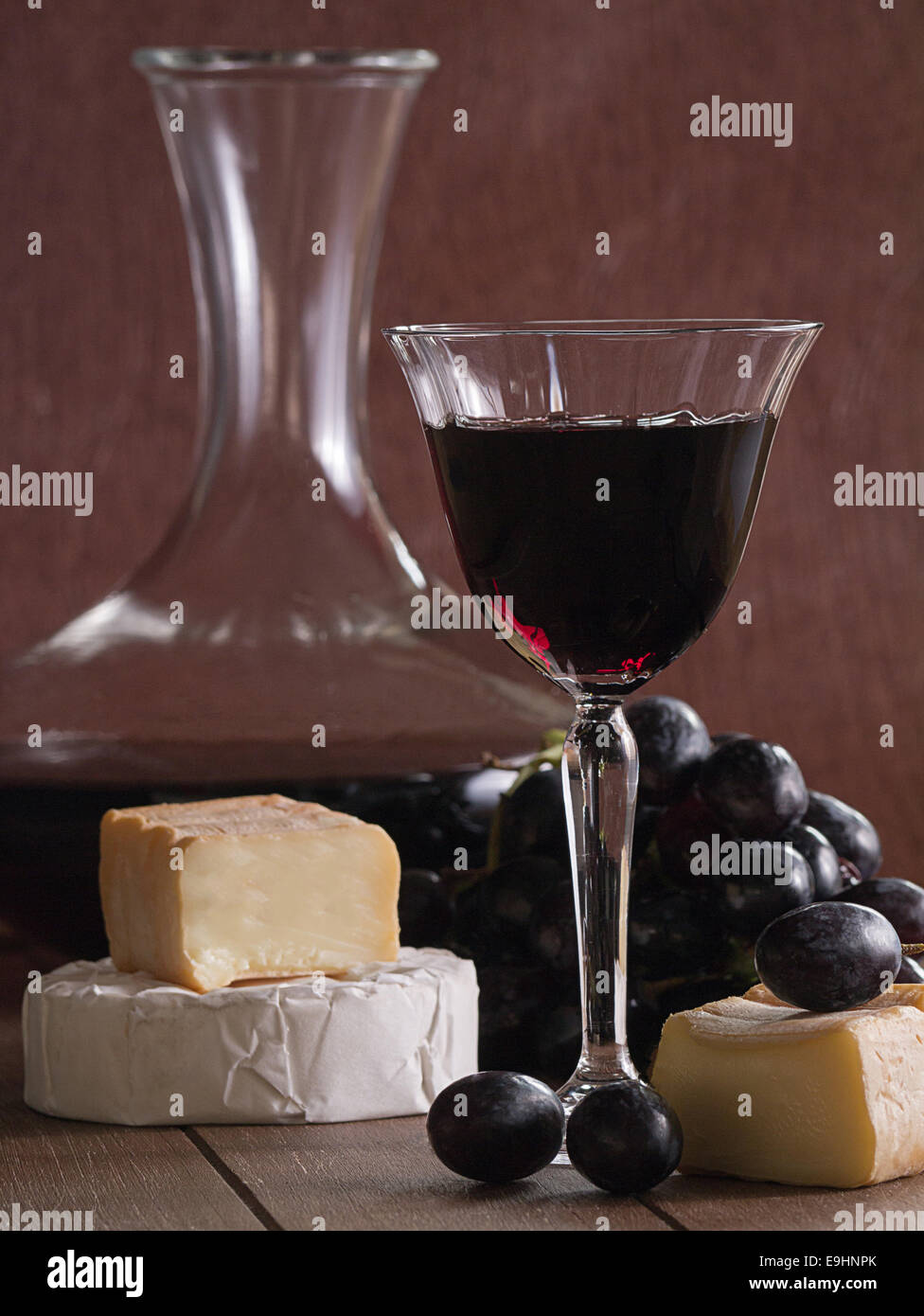 A glass of red wine with cheese and grapes Stock Photo - Alamy