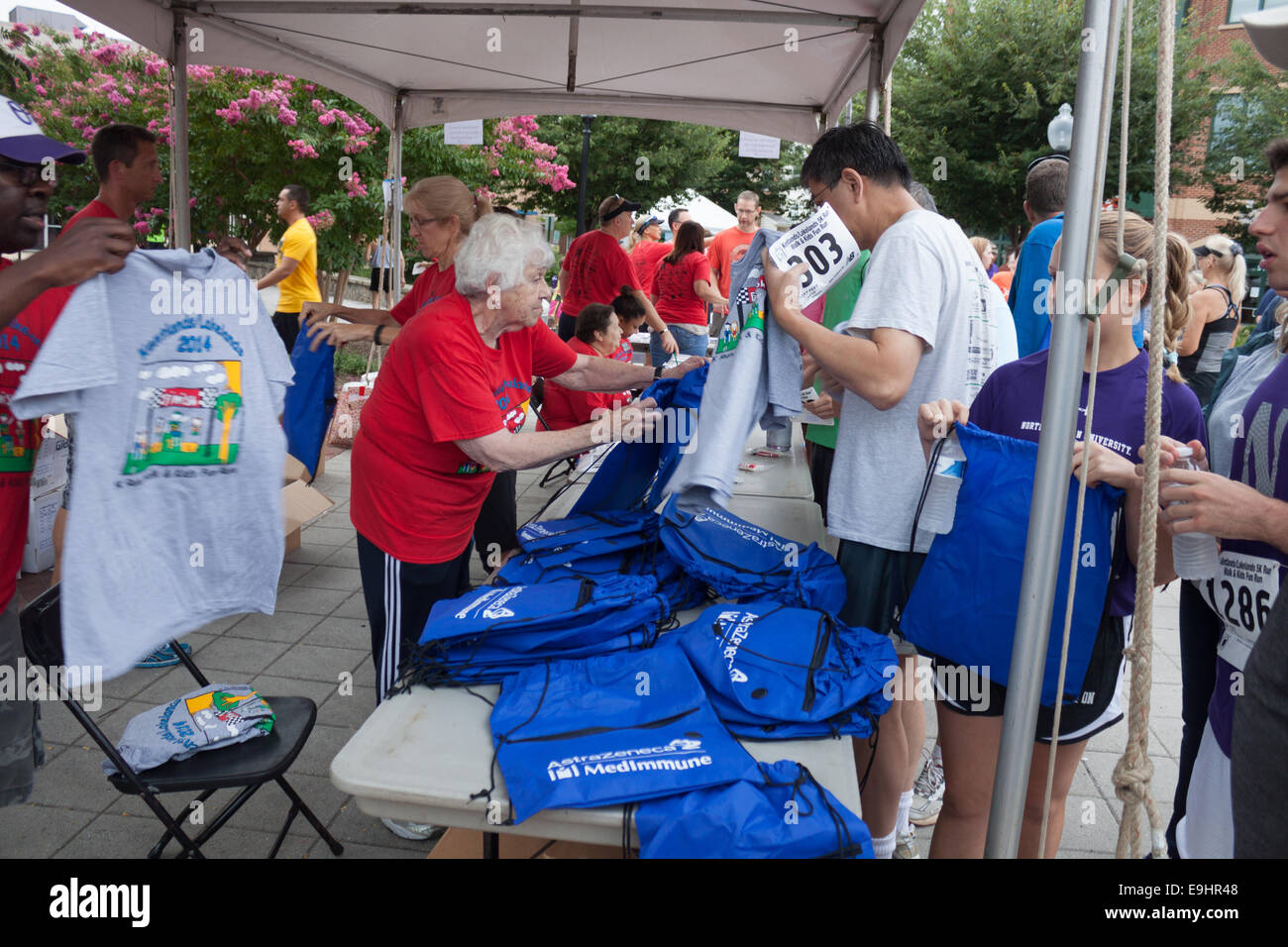Kentlands 5K racers getting their race packets Stock Photo - Alamy