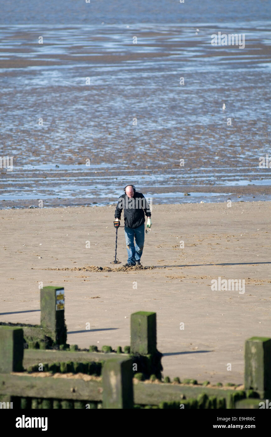 metal detector treasure hunter hunters detectors detectorist ...