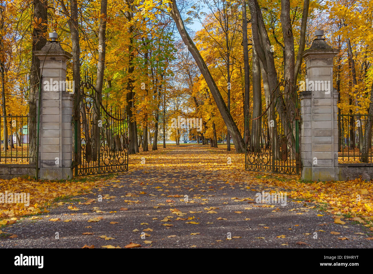 Red gate city park hi-res stock photography and images - Alamy