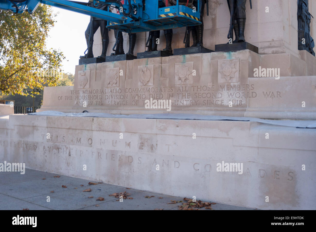Bronze statue ww1 soldier on hi-res stock photography and images - Alamy