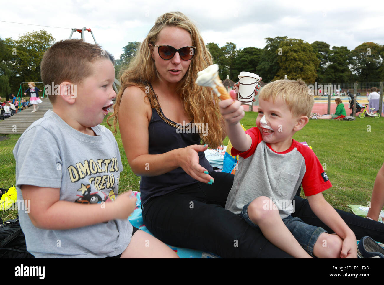 Kids making mess hi-res stock photography and images - Alamy