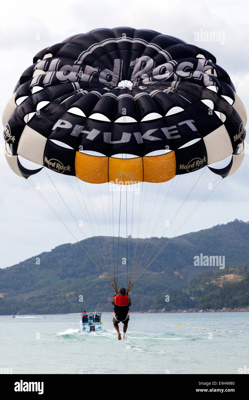 Paragliding off boat hi-res stock photography and images - Alamy