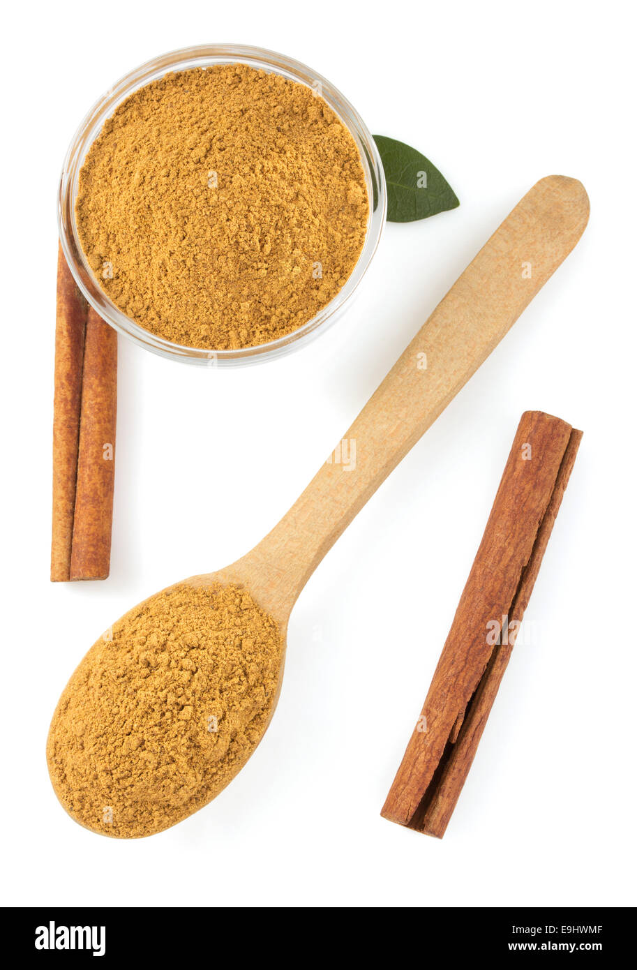 cinnamon sticks and powder isolated on white background Stock Photo - Alamy