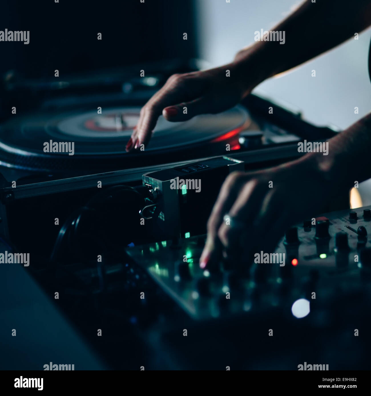 Dj female club hi-res stock photography and images - Alamy