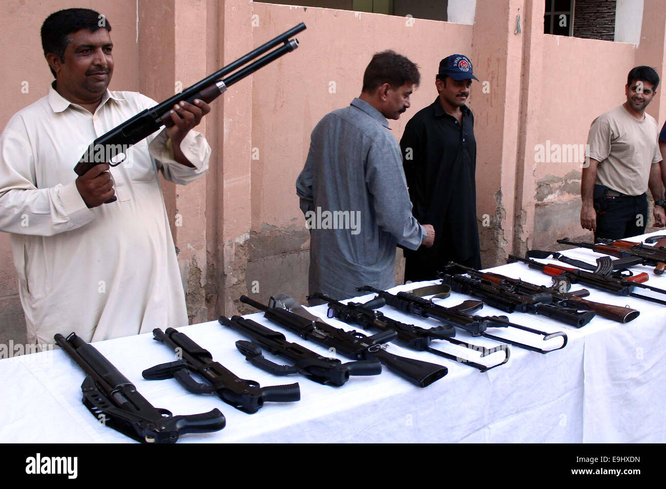 Associated press officials hi-res stock photography and images - Alamy