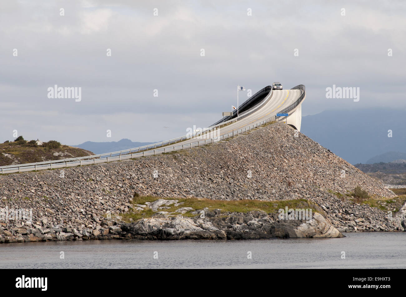 Storseisundbrua bridge atlantic road romsdal hi-res stock photography ...