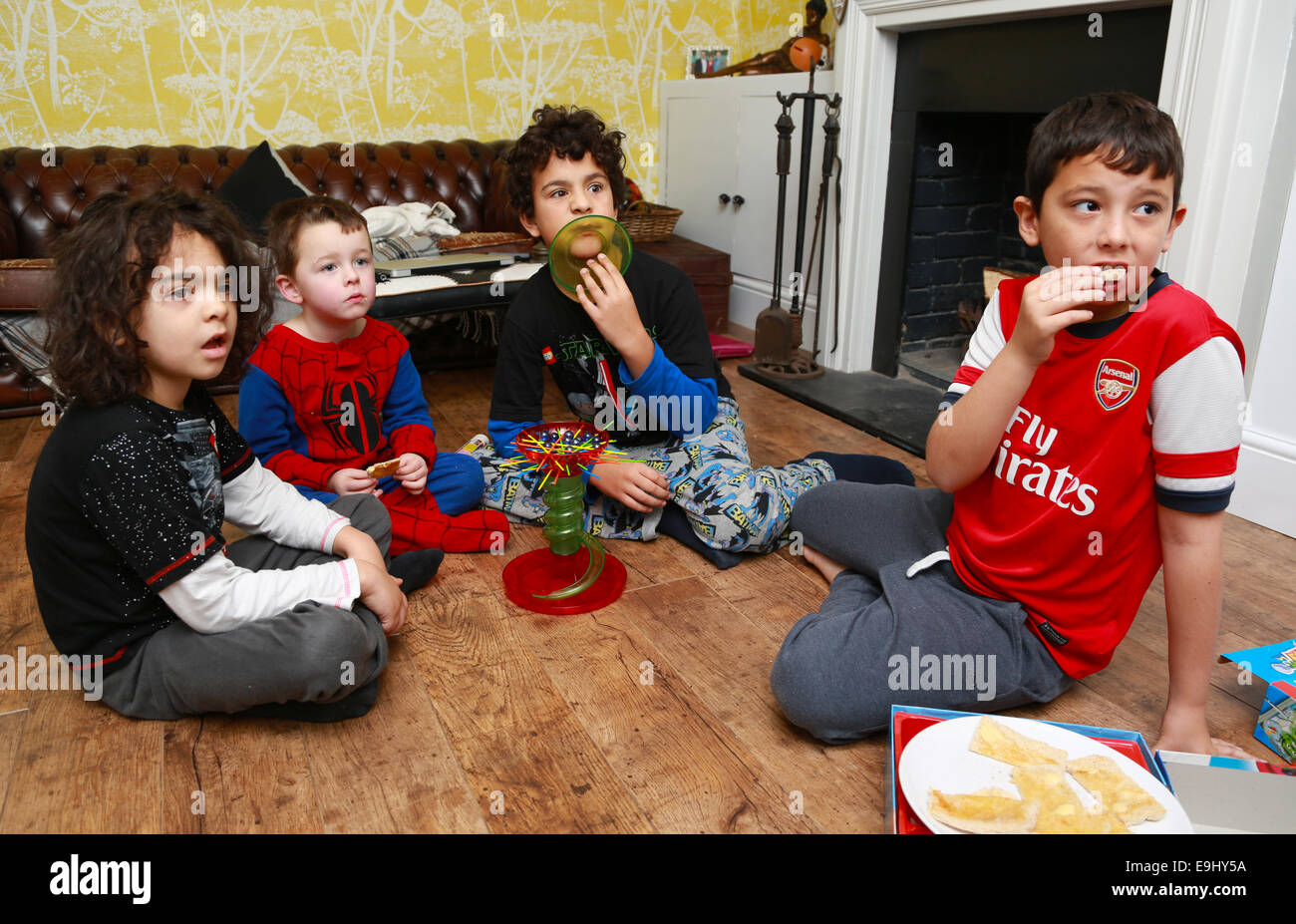 Children playing games Stock Photo - Alamy
