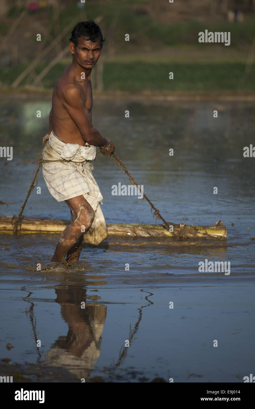 Indian farmer digging hi-res stock photography and images - Alamy