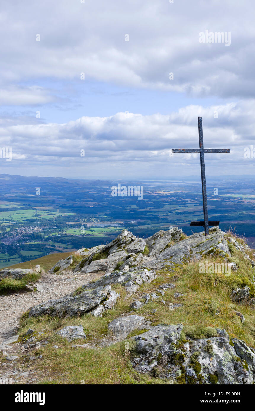 Memorial Cross on Ben Ledi Summit, Trossachs, Stirlingshire, Scotland ...