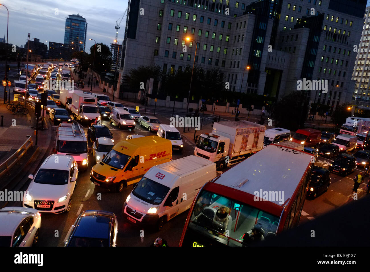 London, UK. 28th October, 2014. Traffic chaos caused by the incident. A ...