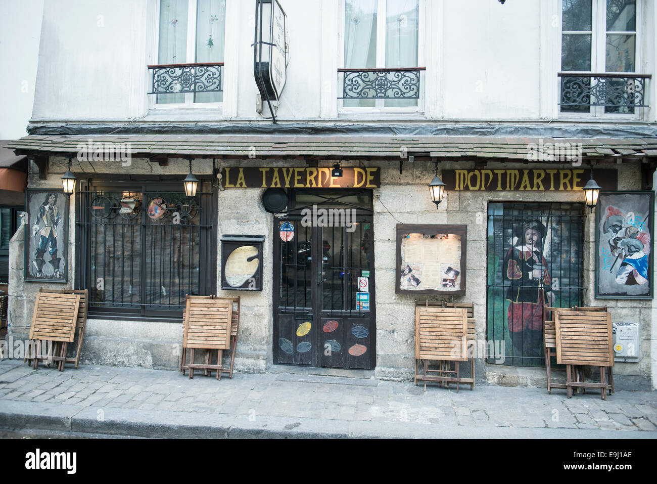 Typical cafe scene in paris hi-res stock photography and images - Alamy