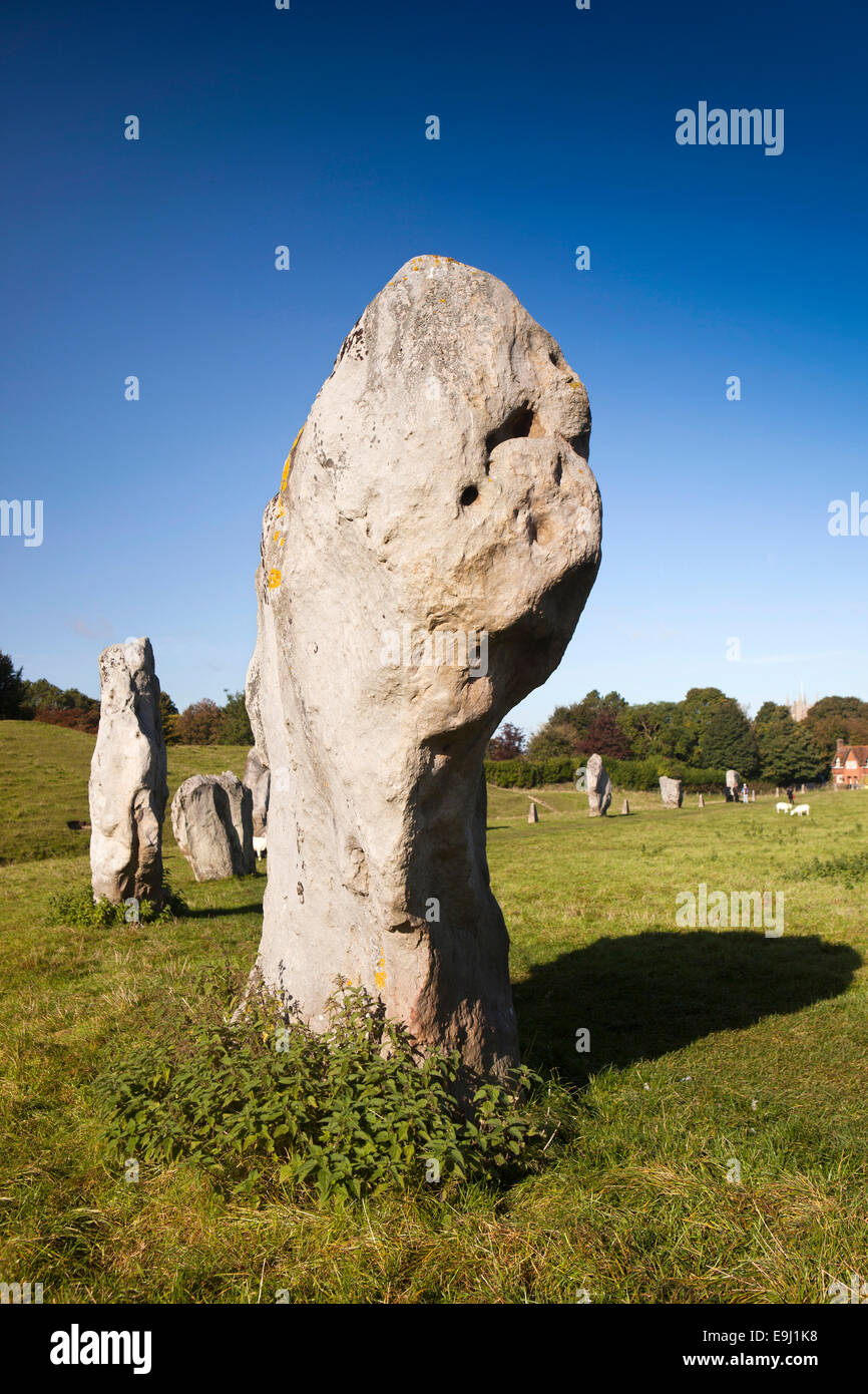 Avebury henge stone circle hi-res stock photography and images - Alamy
