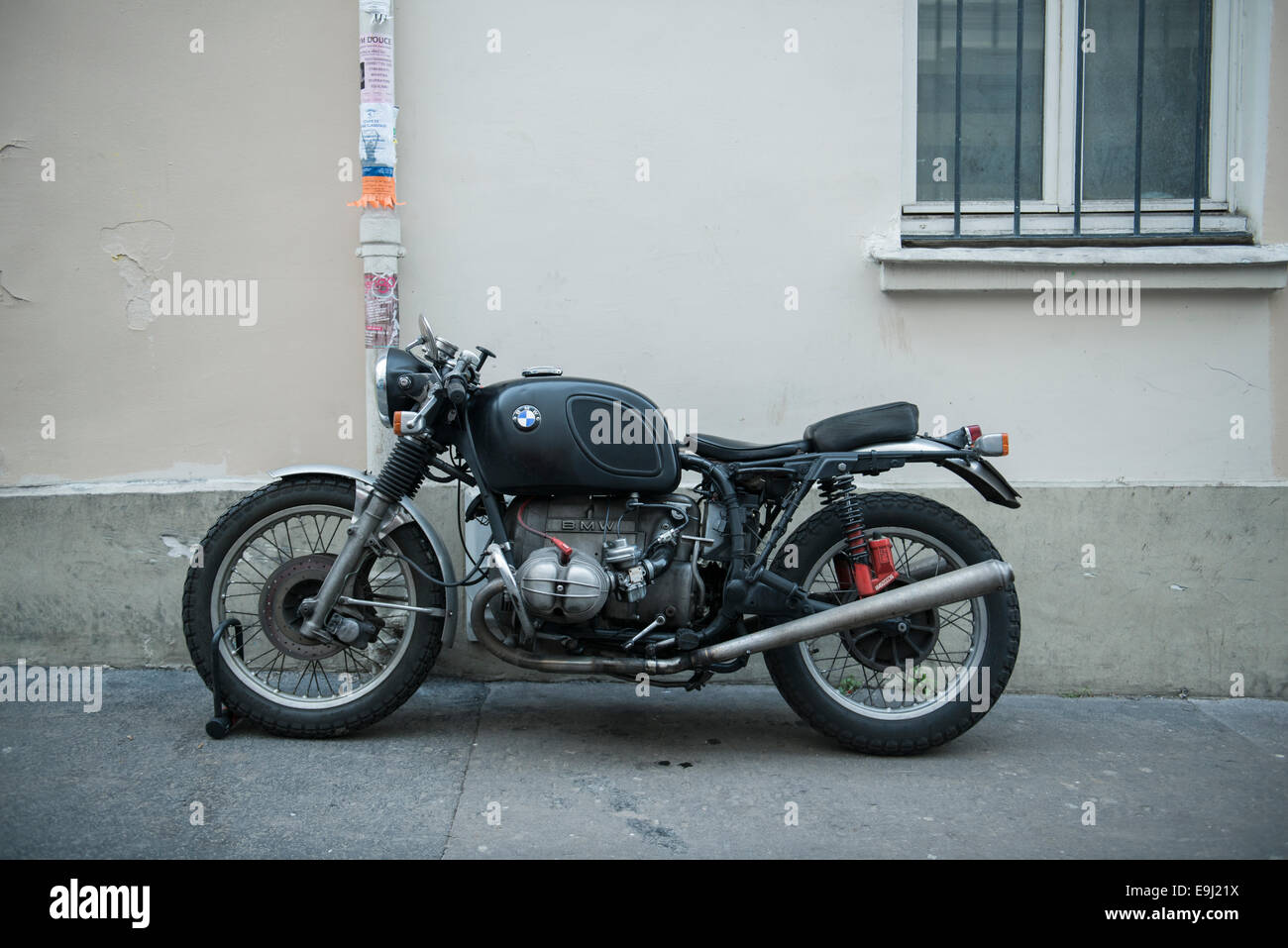 vintage french classic bicycle parked in a paris street Stock Photo - Alamy