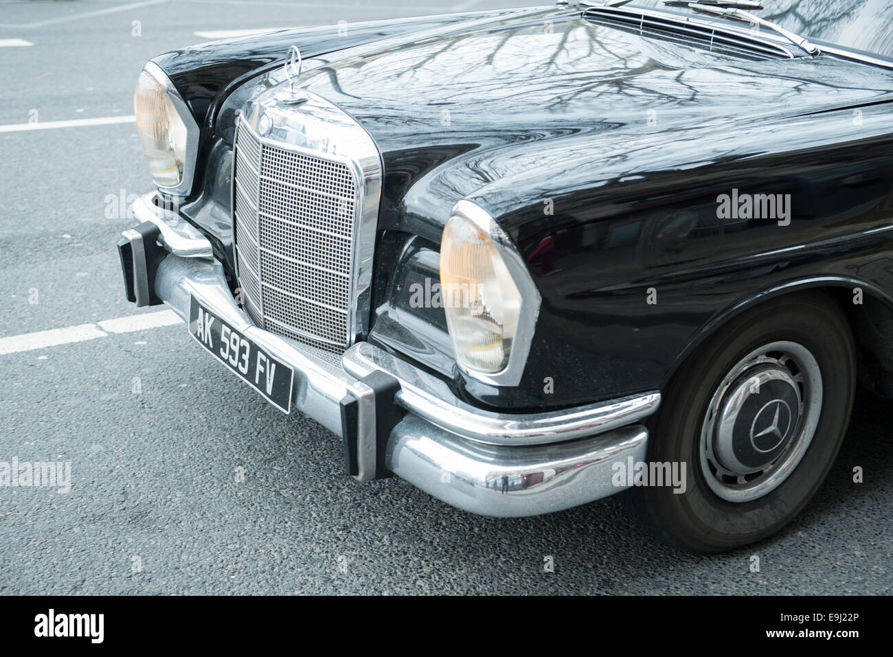 the front end of a classic vintage mercedes car Stock Photo - Alamy
