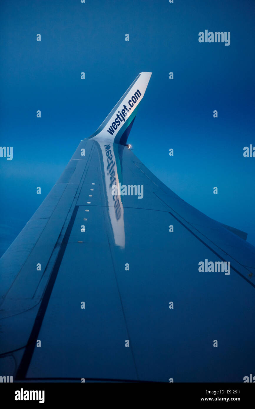 Boeing 737 800 winglet hi-res stock photography and images - Alamy