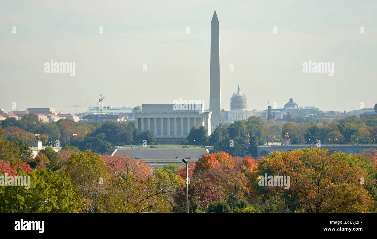 Washington, USA. 28th Oct, 2014. Fall foliage are seen on the opposite ...