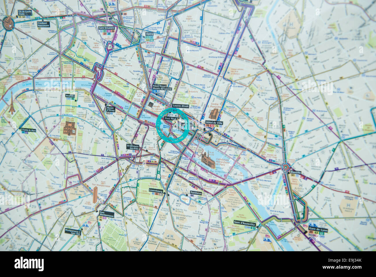 Map of the paris metro hi-res stock photography and images - Alamy