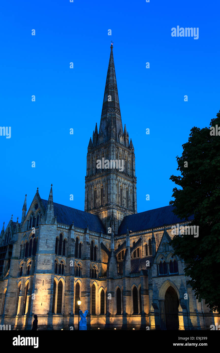 Exterior of the 13th Century Salisbury Cathedral at night, Salisbury ...