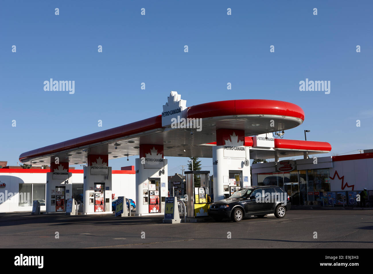 Self service petrol station hi-res stock photography and images - Alamy