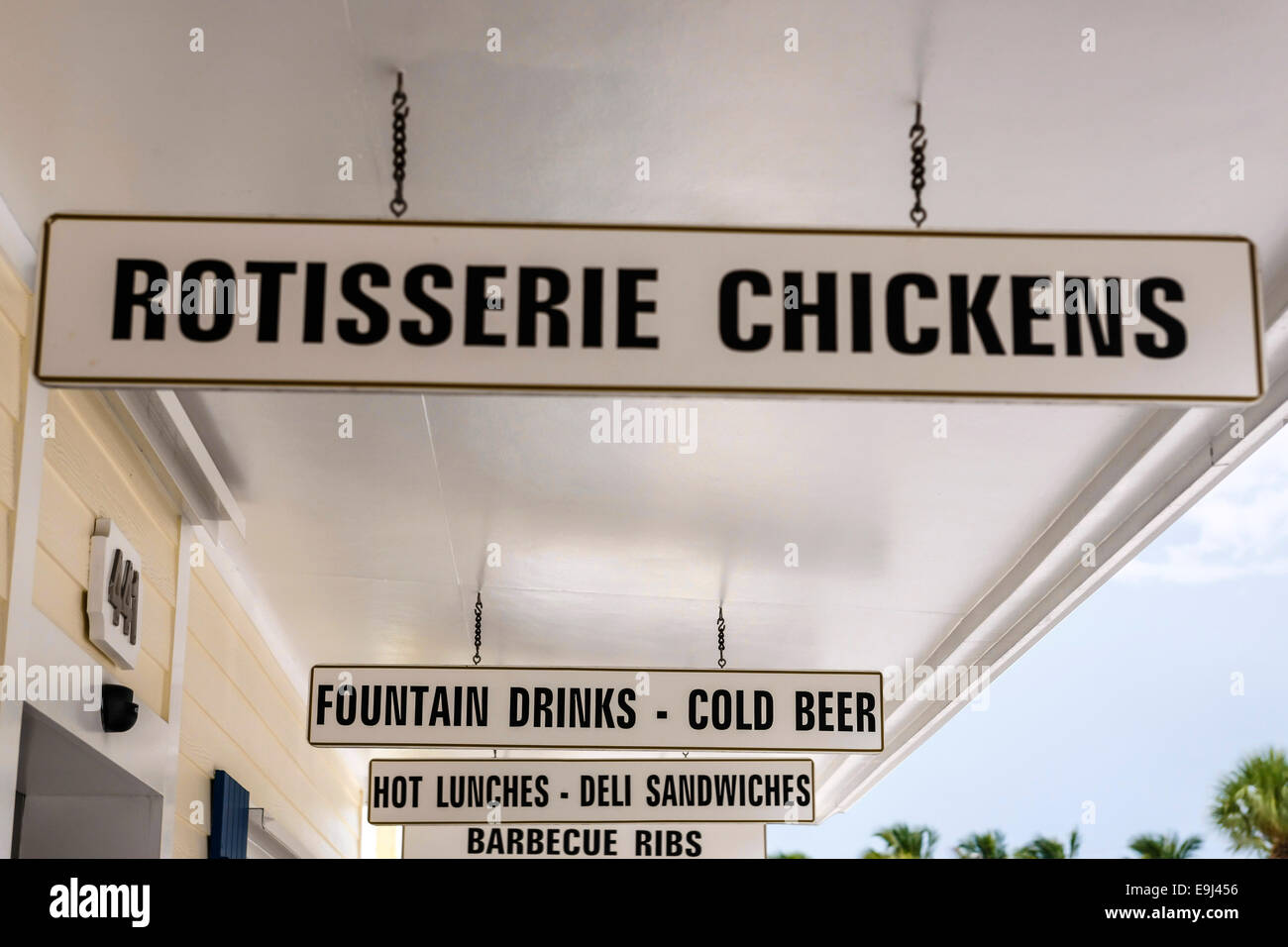 Overhead signs hi-res stock photography and images - Alamy