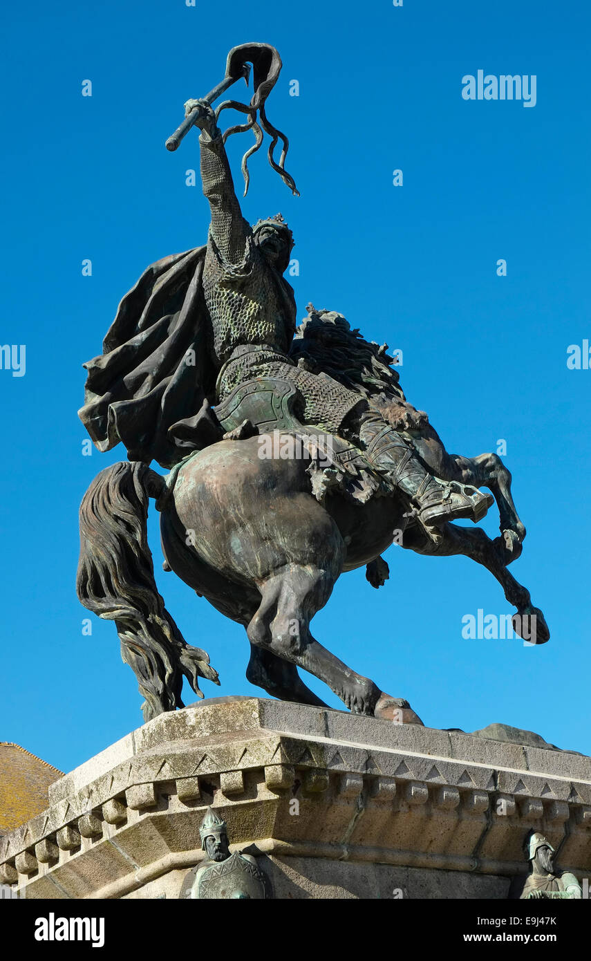 William the conqueror statue hi-res stock photography and images - Alamy
