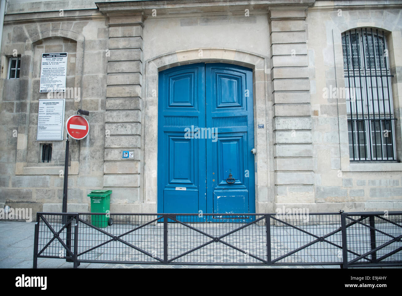 unique and decorative doorways of the french city of love paris Stock ...