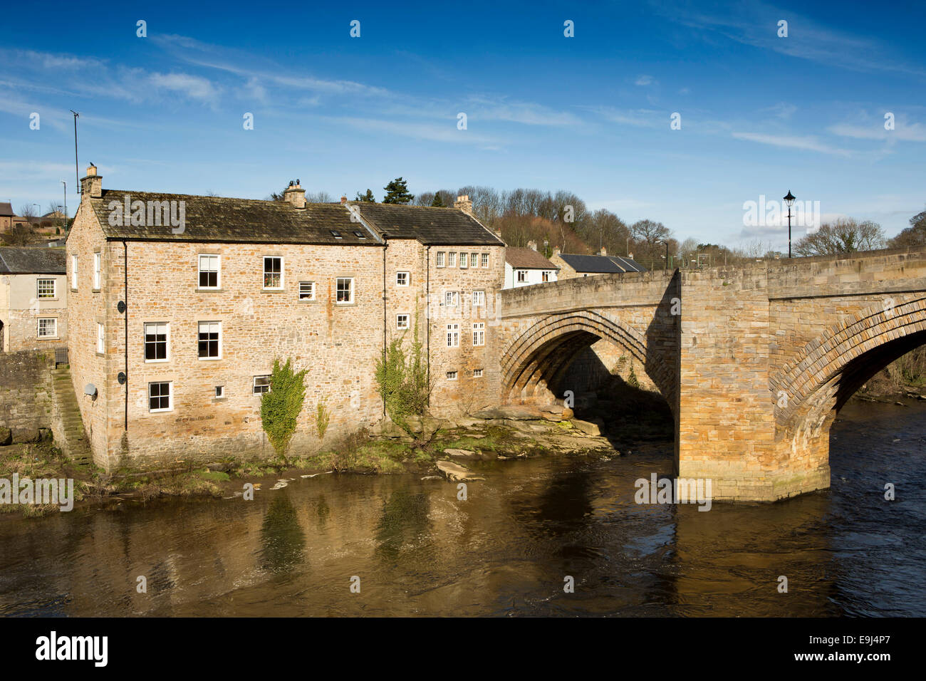 Castle bridges hi-res stock photography and images - Alamy