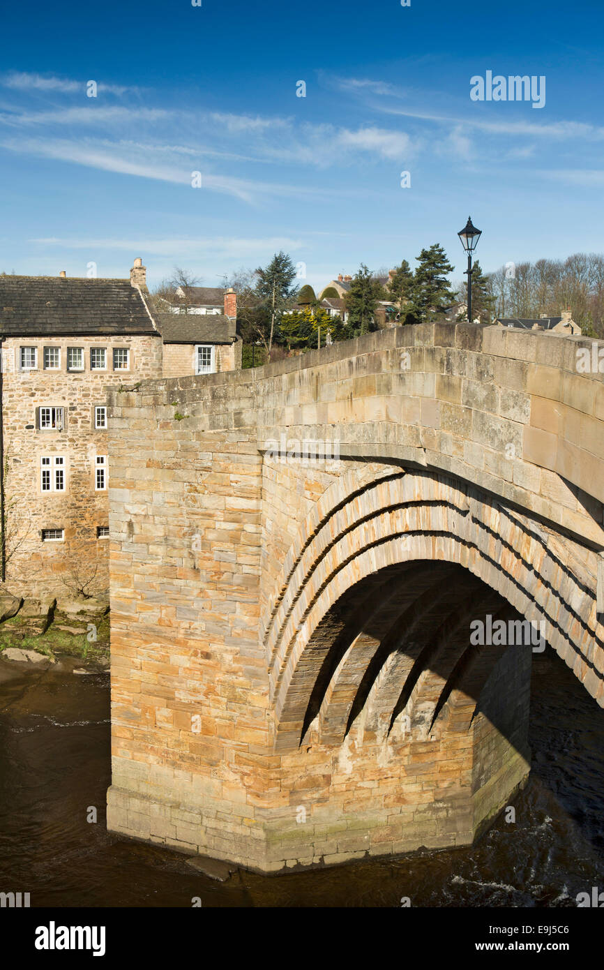 UK, County Durham, Barnard Castle old stone bridge over River Tees ...